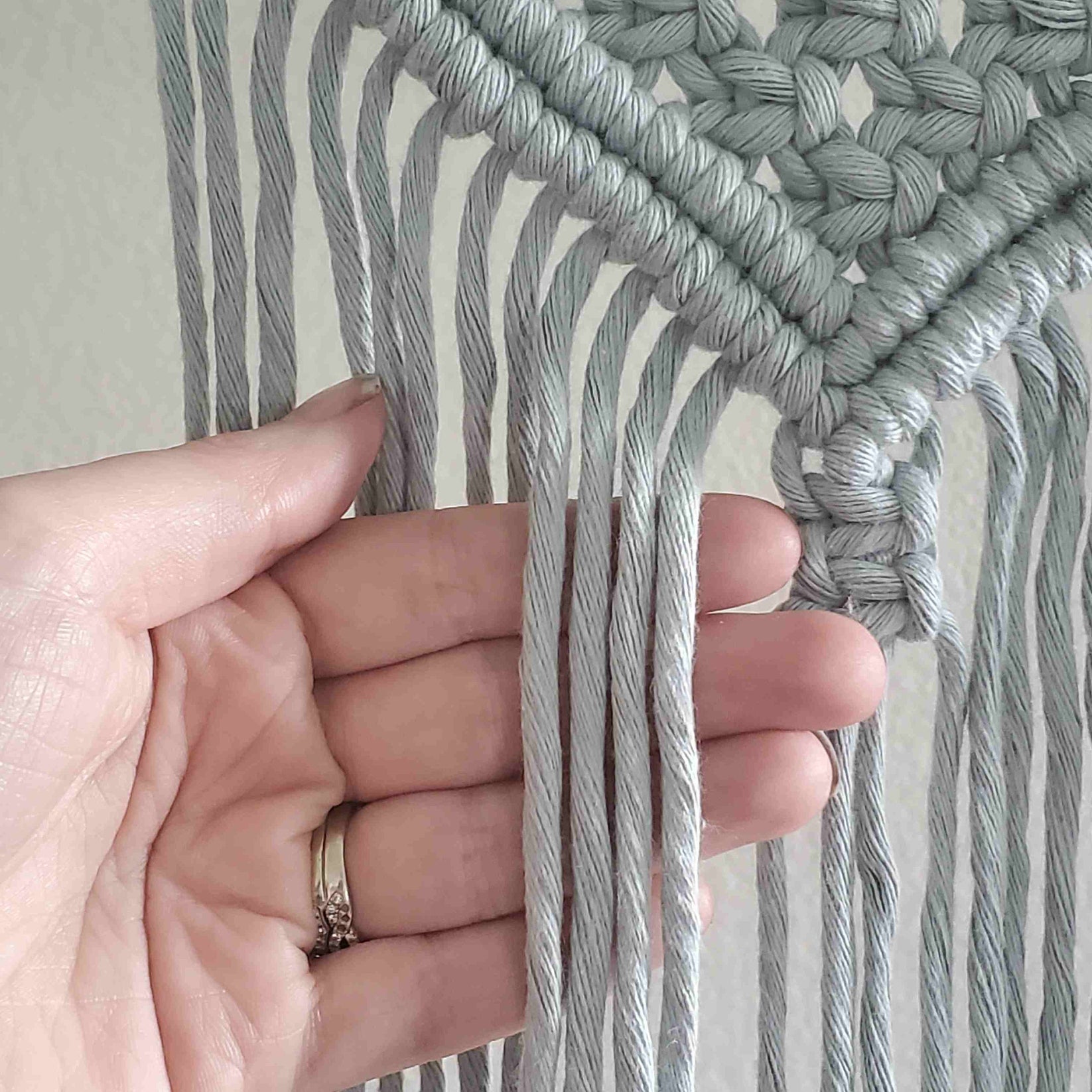 Beginner macrame wall hanging pdf pattern. Digital download – Cord + Quartz